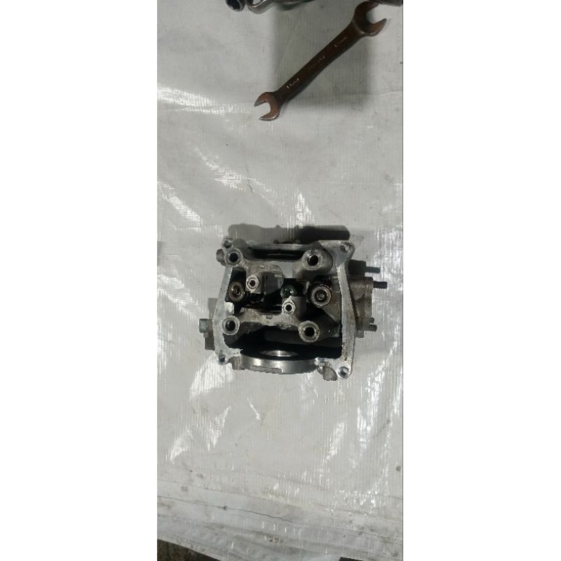 click 125 v2/v3 genuine cylinder head with valves set (used) | Shopee ...