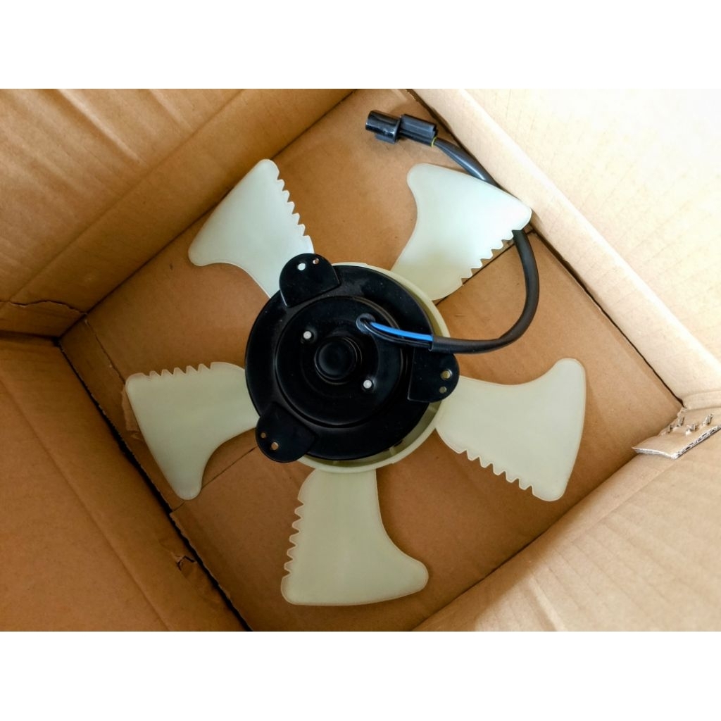 Aux fan Motor Mitsubishi Canter 24v With Blade / Fan Motor/ Auxiliary ...
