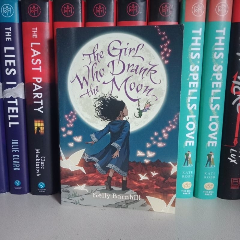 The Girl Who Drank the Moon (Winner of the 2017 Newbery Medal) by Kelly ...