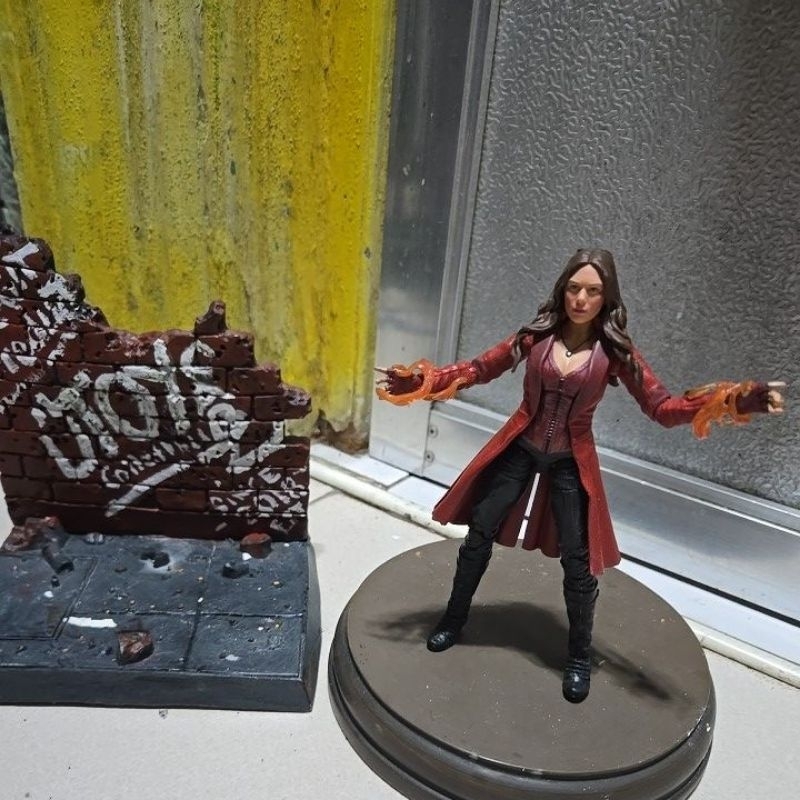 Marvel Legends MCU 'Elizabeth Olsen' Scarlet Witch Abomination Wave ...