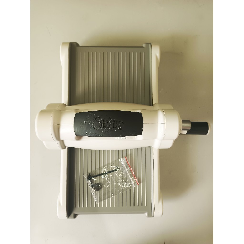 Sizzix Big Shot Shape-Cutting and Embossing Machine Complete with Box ...