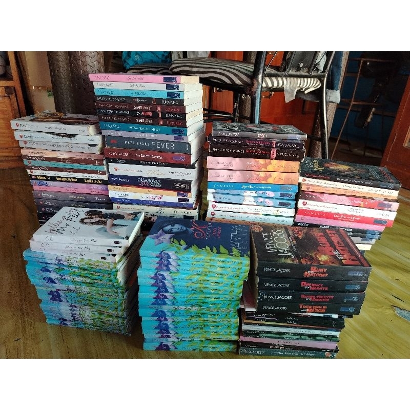 Thick/Thin Pocketbooks sold per piece | Shopee Philippines