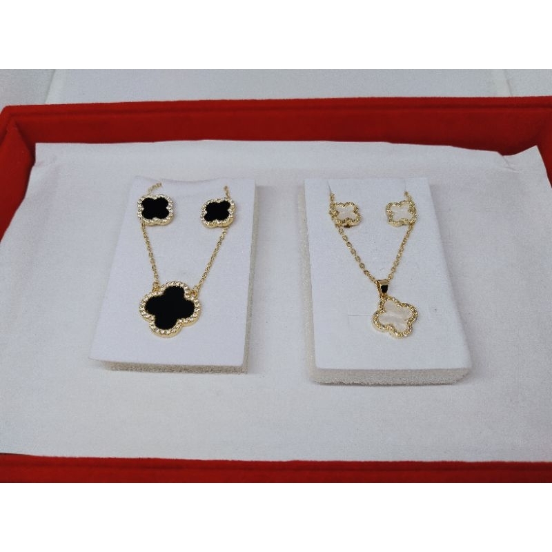 LM NECKLACE AND EARRINGS SET STAINLESS GOLD VCA DESIGN BLACK AND WHITE ...