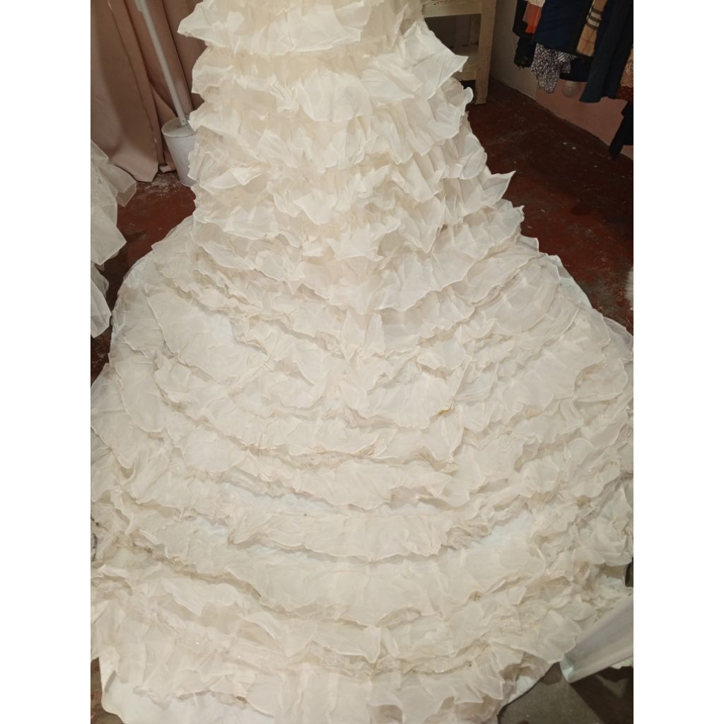 long trail ruffle layered wedding gown ( small midium ) | Shopee ...