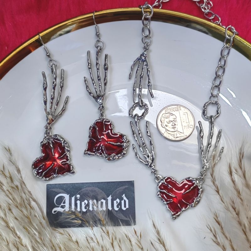 𝐑𝐞𝐝 𝐓𝐡𝐫𝐨𝐧𝐞 𝐇𝐞𝐚𝐫𝐭 𝐒𝐤𝐞𝐥𝐞𝐭𝐨𝐧 𝐇𝐚𝐧𝐝 Necklace Earrings Y2k Gothic Grunge Punk ...