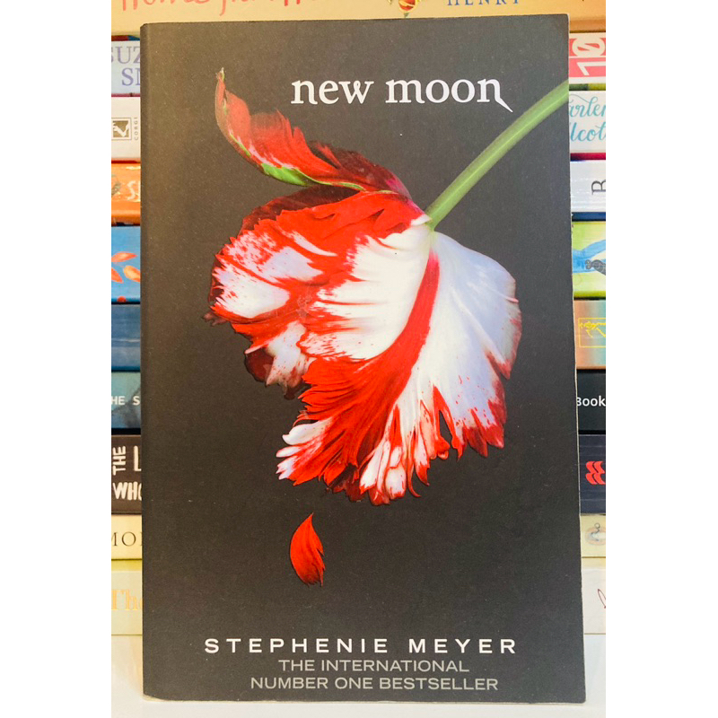 New Moon by Stephenie Meyer | Shopee Philippines
