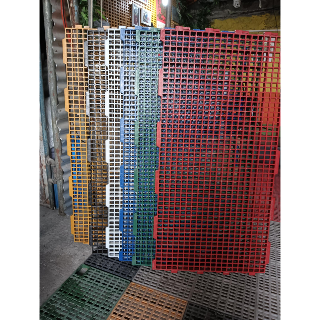 Goat/Dog Plastic Matting 2x4, 2feet by 4feetgoat/dog plastic matting ...