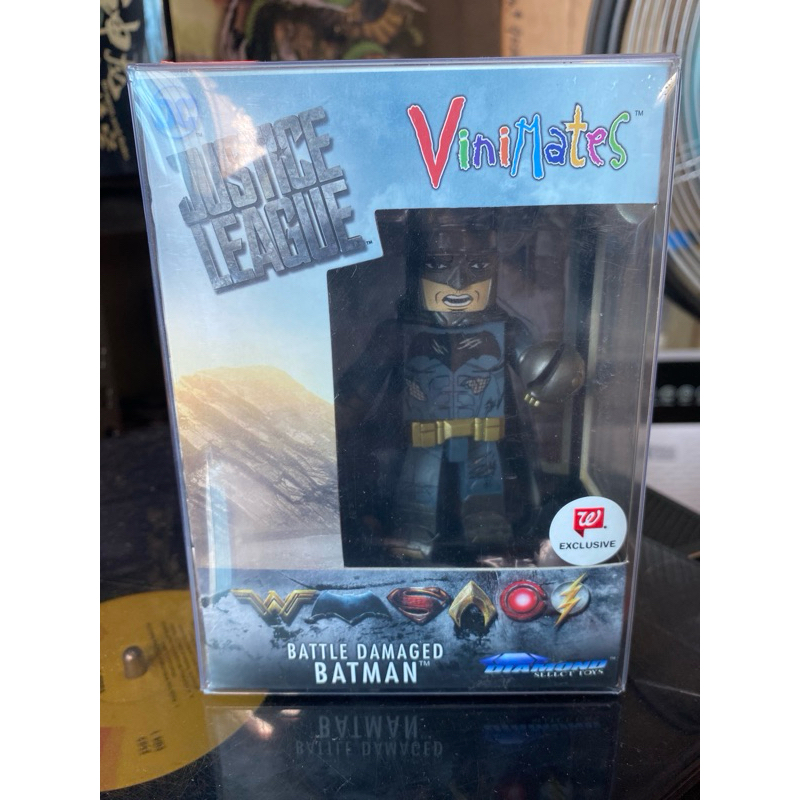 DC Justice League Vinimates Battle Damaged Batman Vinyl Figure Mint In ...