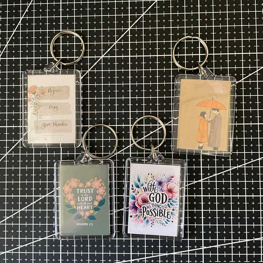 ONE PIECE ACRYLIC KEYCHAIN/PHOTO INSERT - AVAILABLE FOR CUSTOMIZED FOR ...