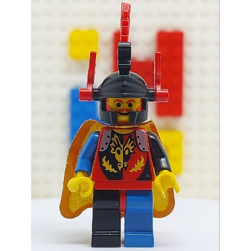 LEGO Castle - Dragon Knights - Dragon Master, Red Plumes, Dragon Cape ...