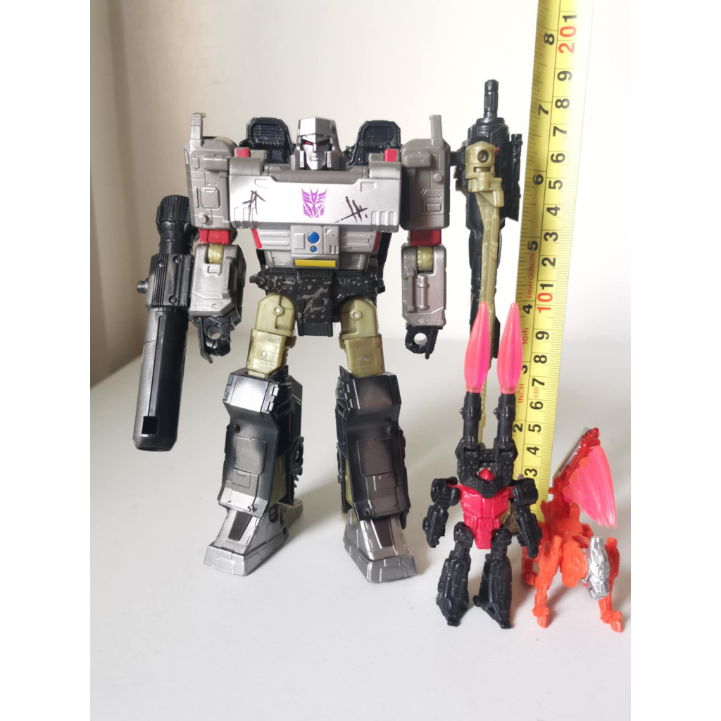 Transformers Netflix wfc Megatron with 2 minicons voyager class ...