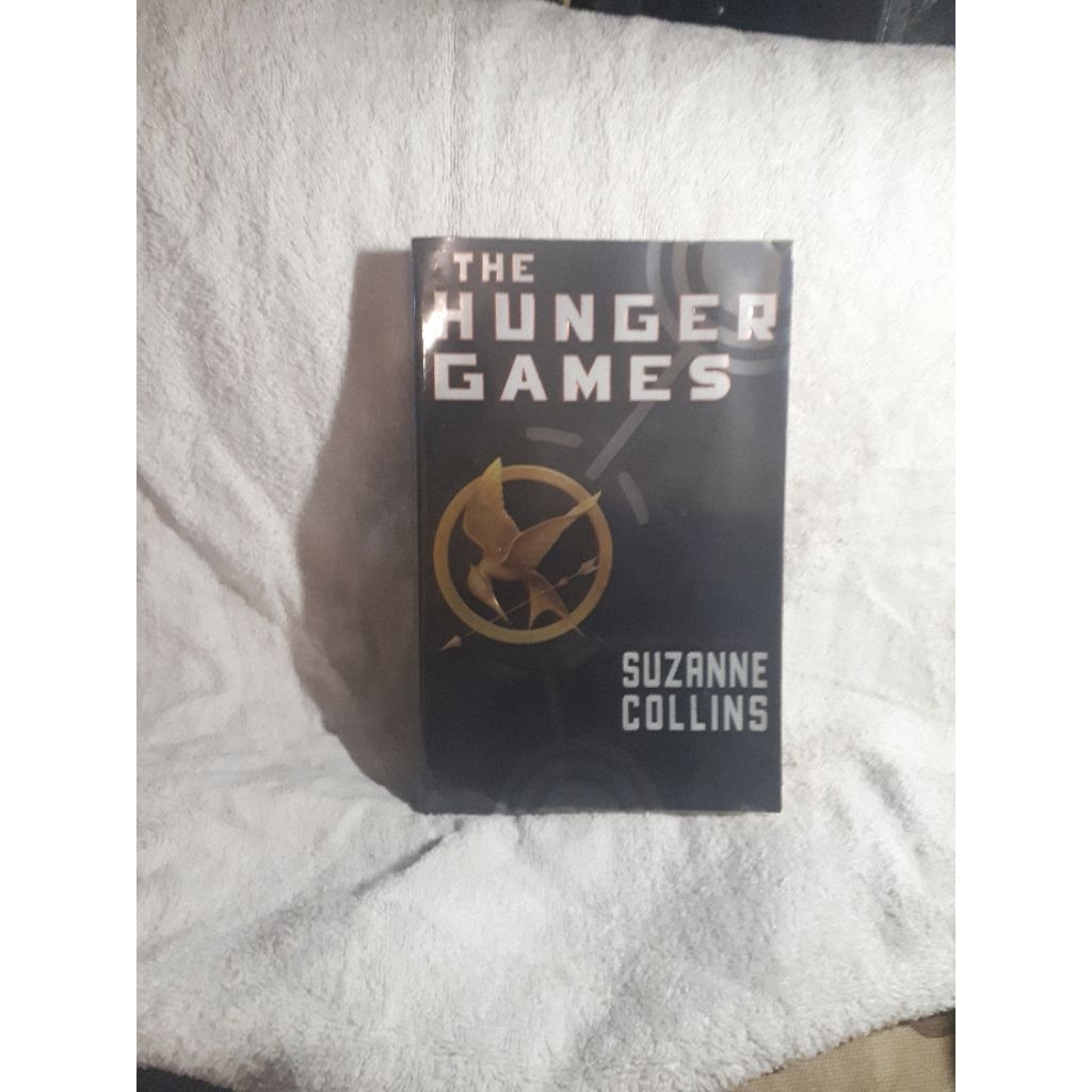 the hunger games by suzanne collins | Shopee Philippines