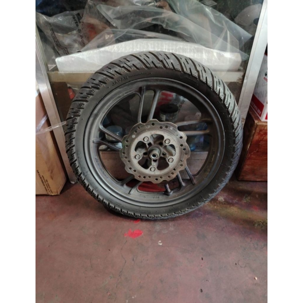 Stock mags click v3 front w/tire note surplus no issue original honda ...
