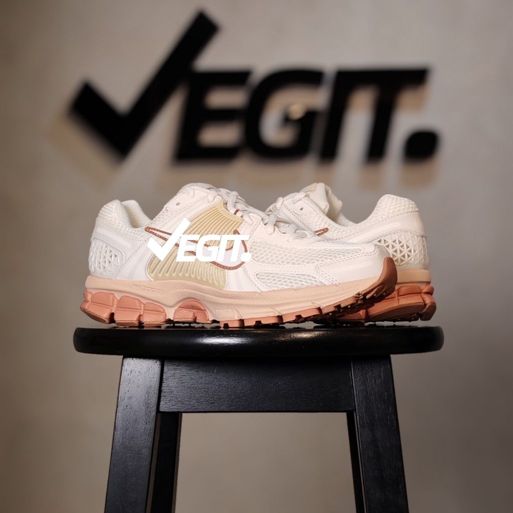 (FJ2028-002) Original Vomero 5 Phantom Summit White/Particle Beige ...