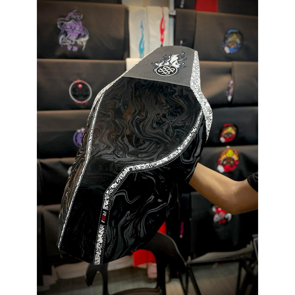 RACING SEAT INFINITY KNOT WITH FLAME AND PAISLEY UNIVER SAL SEAT | RBJ ...
