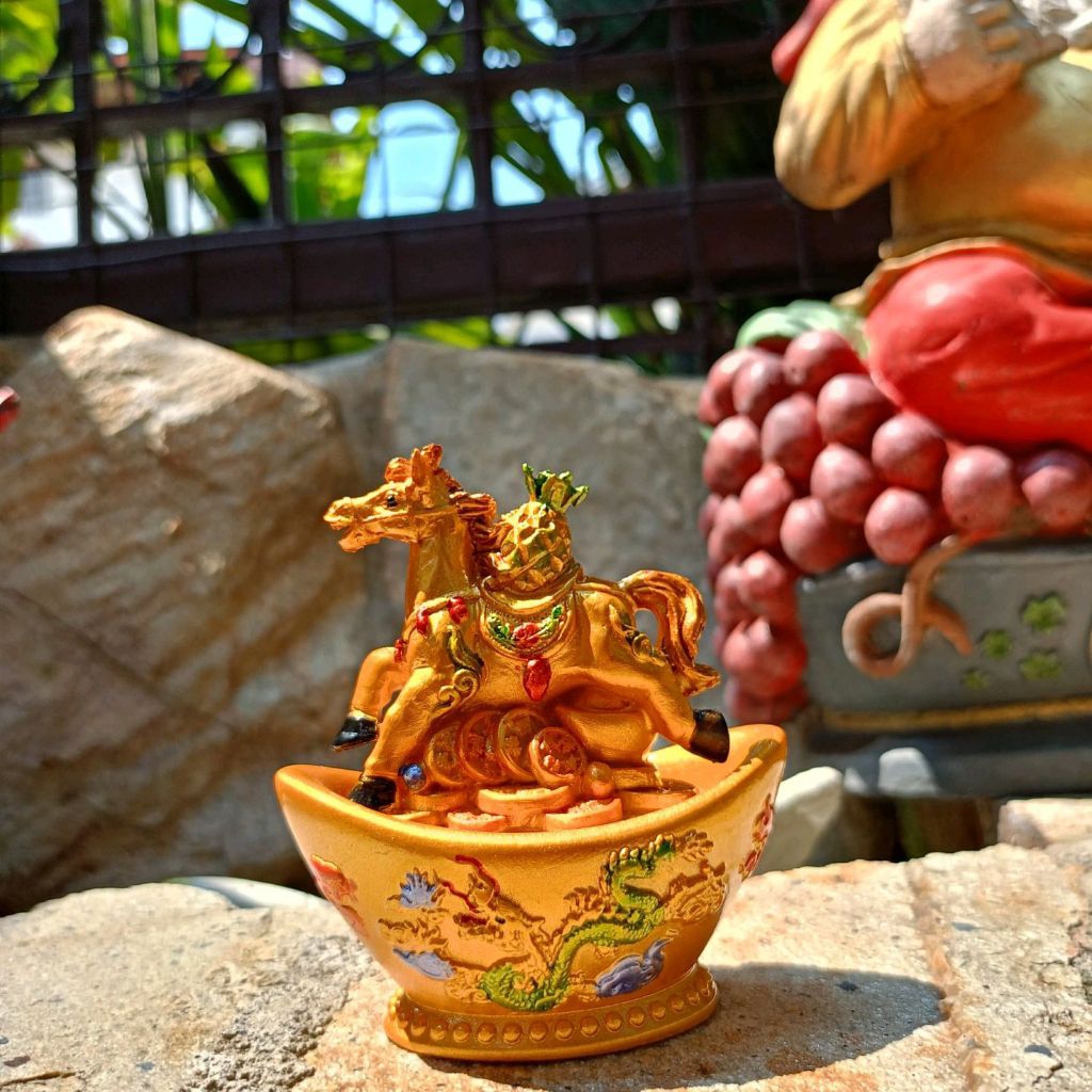 Fengshui Horse with Pinya Jeweled Blessed By: Apple Paguio PAMPASWERTE ...