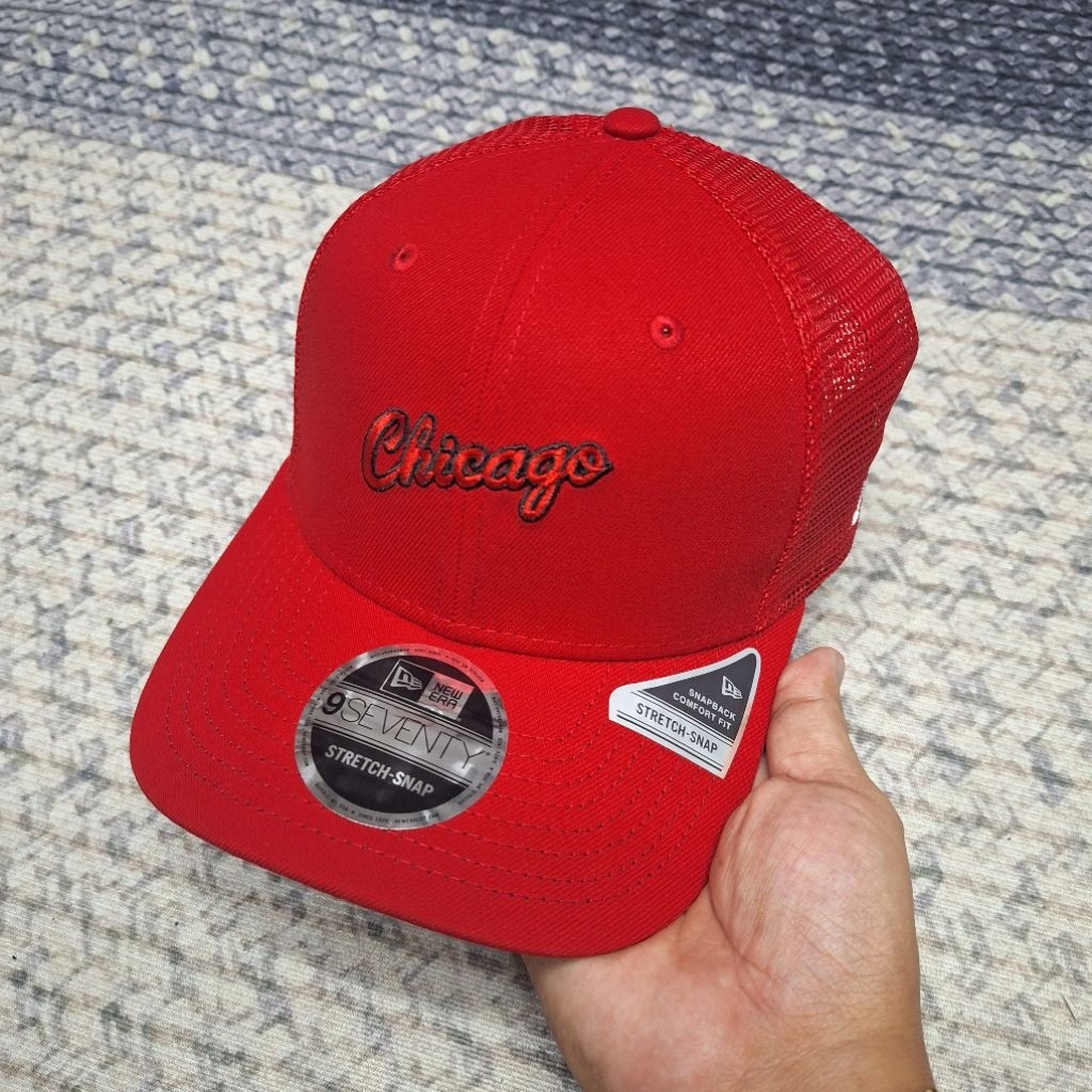 RED CHICAGO BULLS HARDWOOD CLASSIC 2025 9SEVENTY TRUCKER STRETCH ...