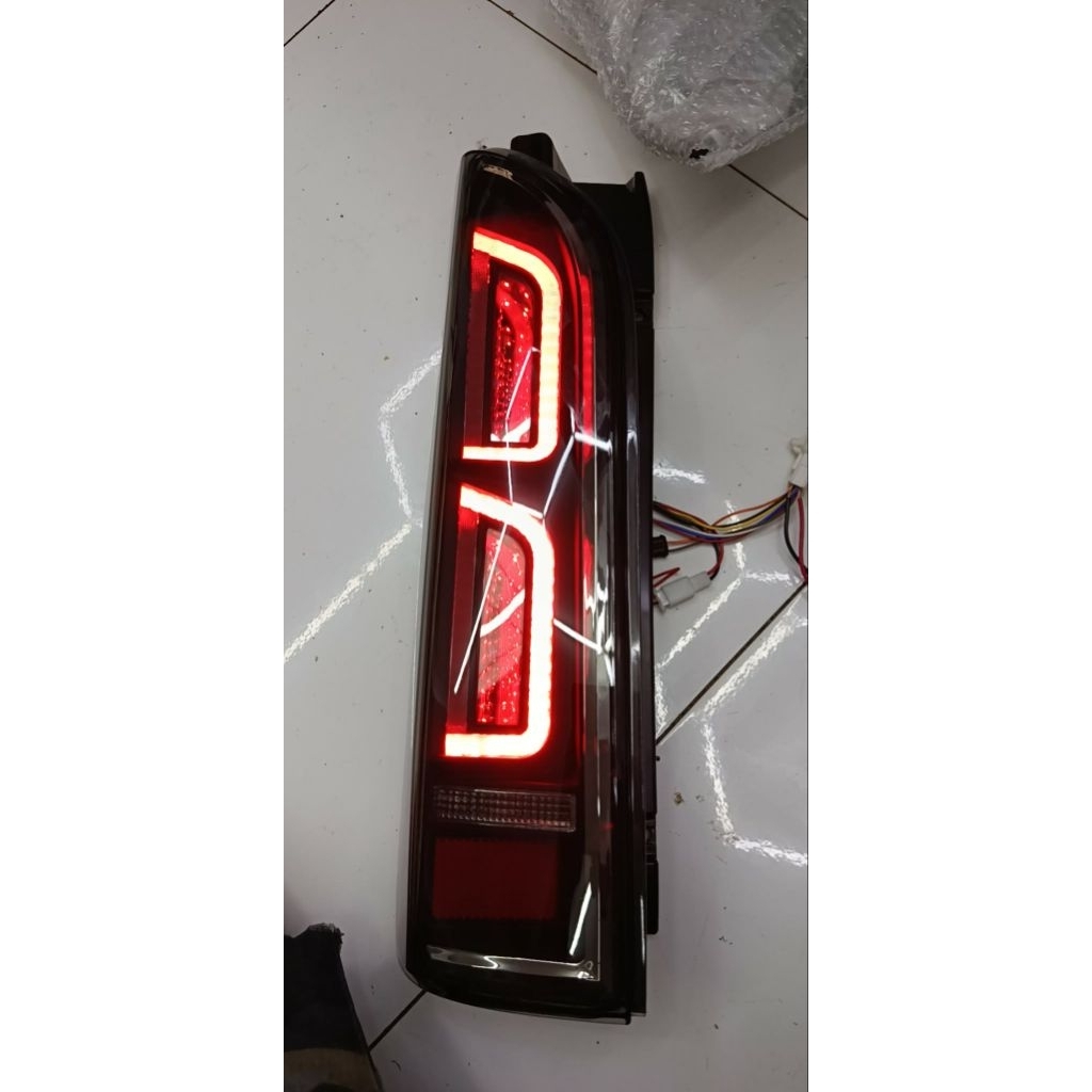 Toyota Hiace Commuter GL Grandia 2005 to 2024 LED Tail light Tail lamp ...