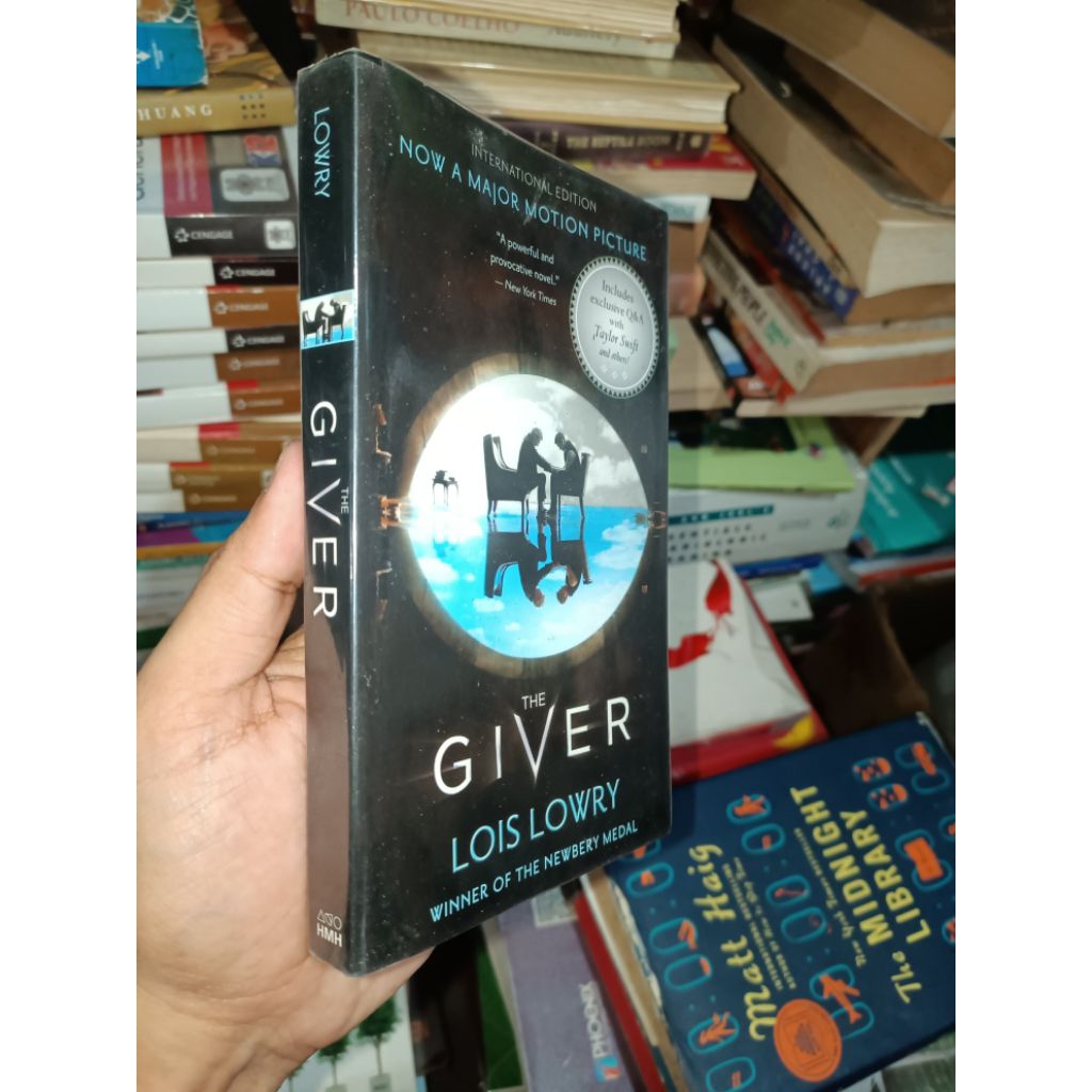 The Giver by: Lois Lowry | Shopee Philippines