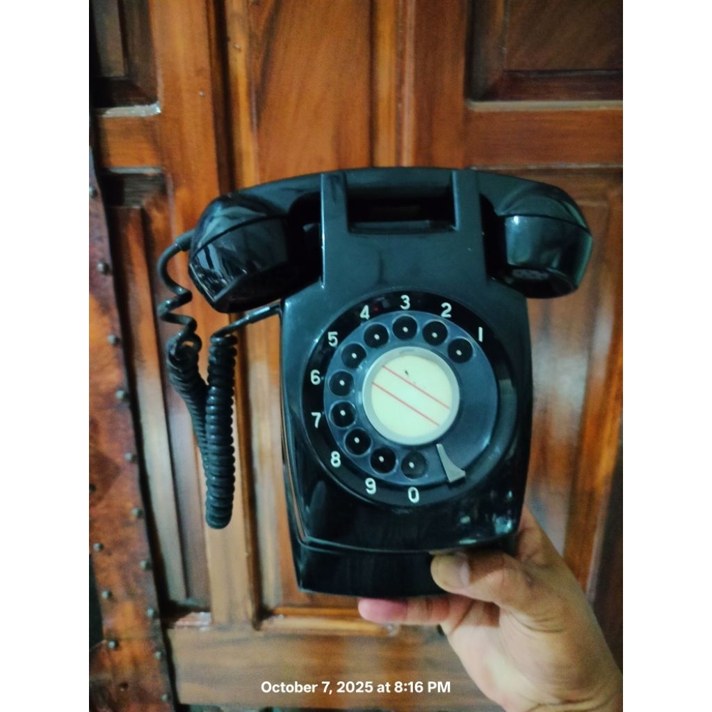 Vintage Rotary Phone Collectors Item Vintage Rotary Telephone display ...