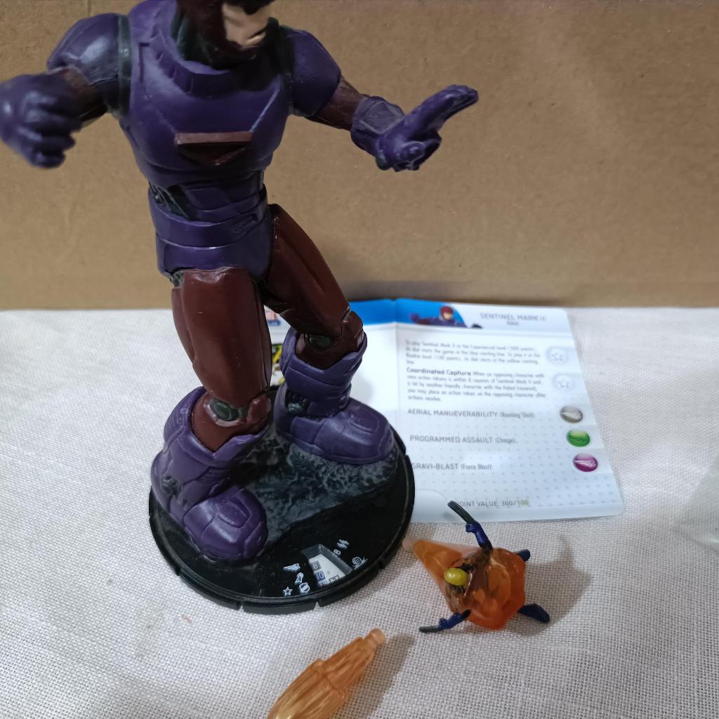 SET - Sentinel Mark II G08 Heroclix with card and 2 interchangable ...