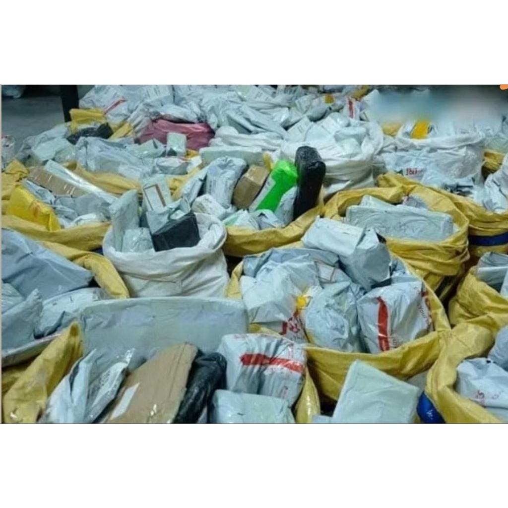 PER POUCH / UNCLAIMED PARCEL. GRAB YOURS. PER POUCH | Shopee Philippines