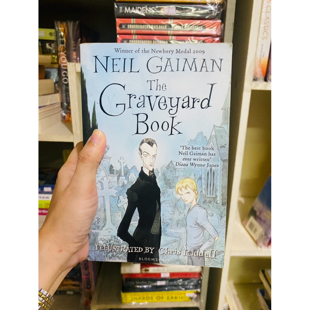 The Graveyard Book by Neil Gaiman Authentic | Shopee Philippines