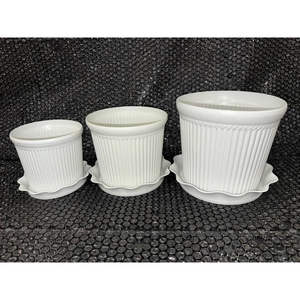 Elegant white corrugated pot with saucer / pots for plants / indoor ...