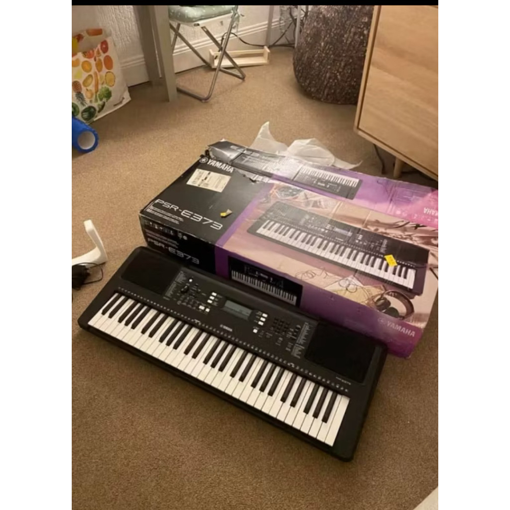 AUTHENTIC Yamaha PSR-E373 61 Key Keyboard With Complete Set And ...