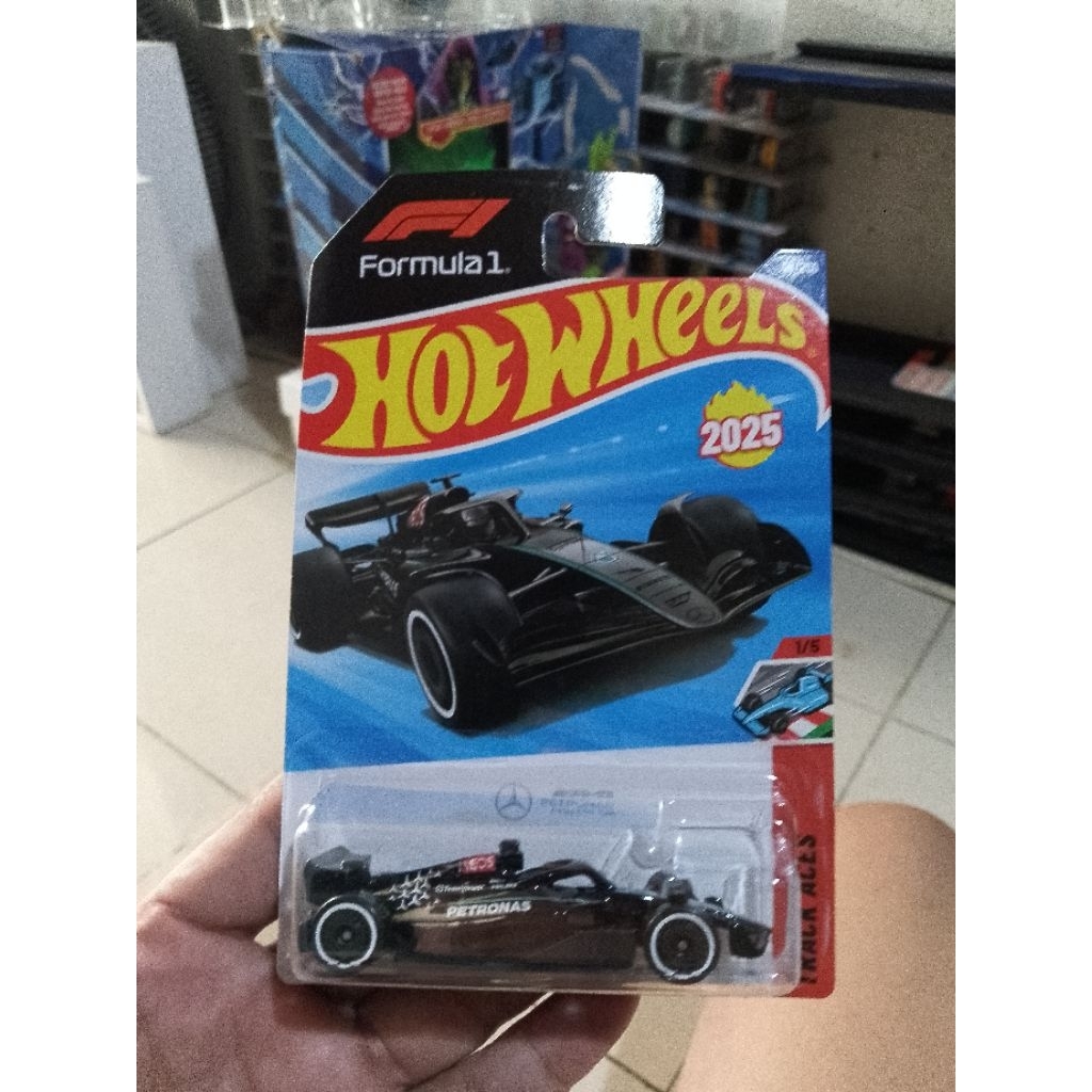 HOT WHEELS MERCEDES - AMG PETRONAS FORMULA ONE TEAM | Shopee Philippines