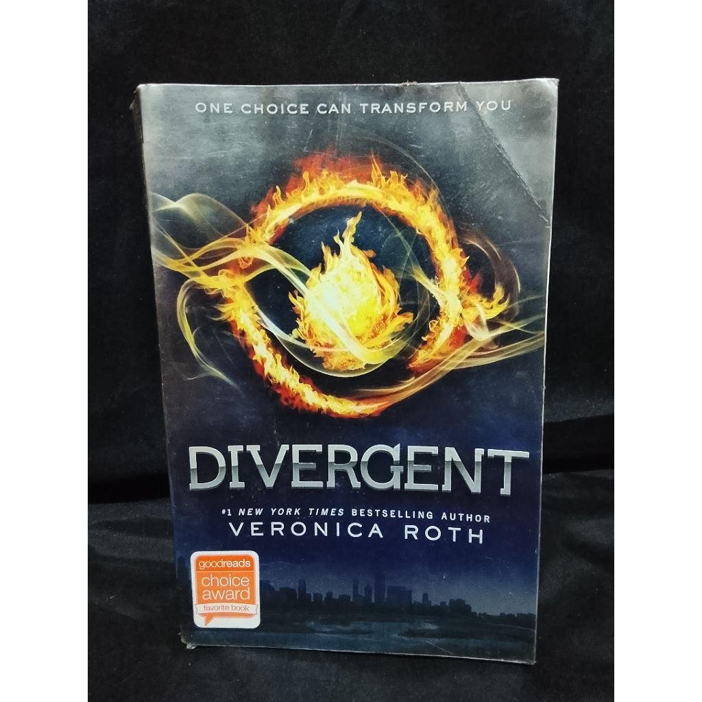 DIVERGENT BY: VERONICA ROTH | Shopee Philippines
