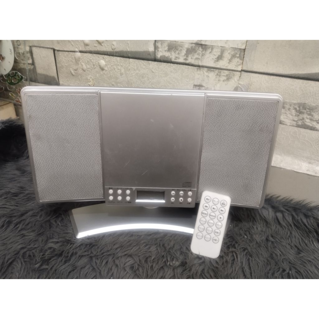 Affordable compact Radio Fm / CD stereo system with a remote control ...