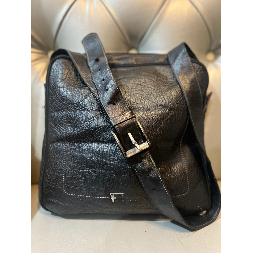 Authentic SF Crossbody bag in solid genuine leather Preloved Japan ...