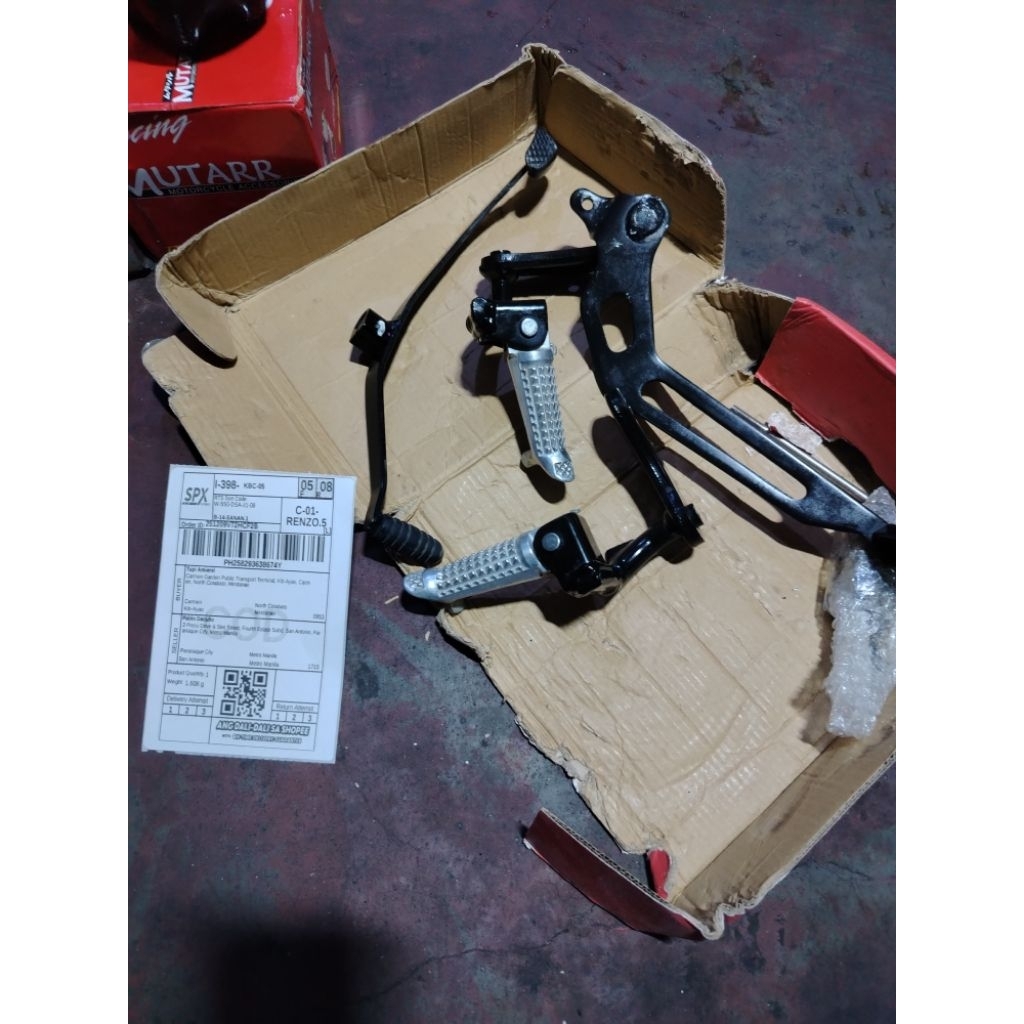 Stock shifter raider 150 fi driver foot rest stock note no issue ...