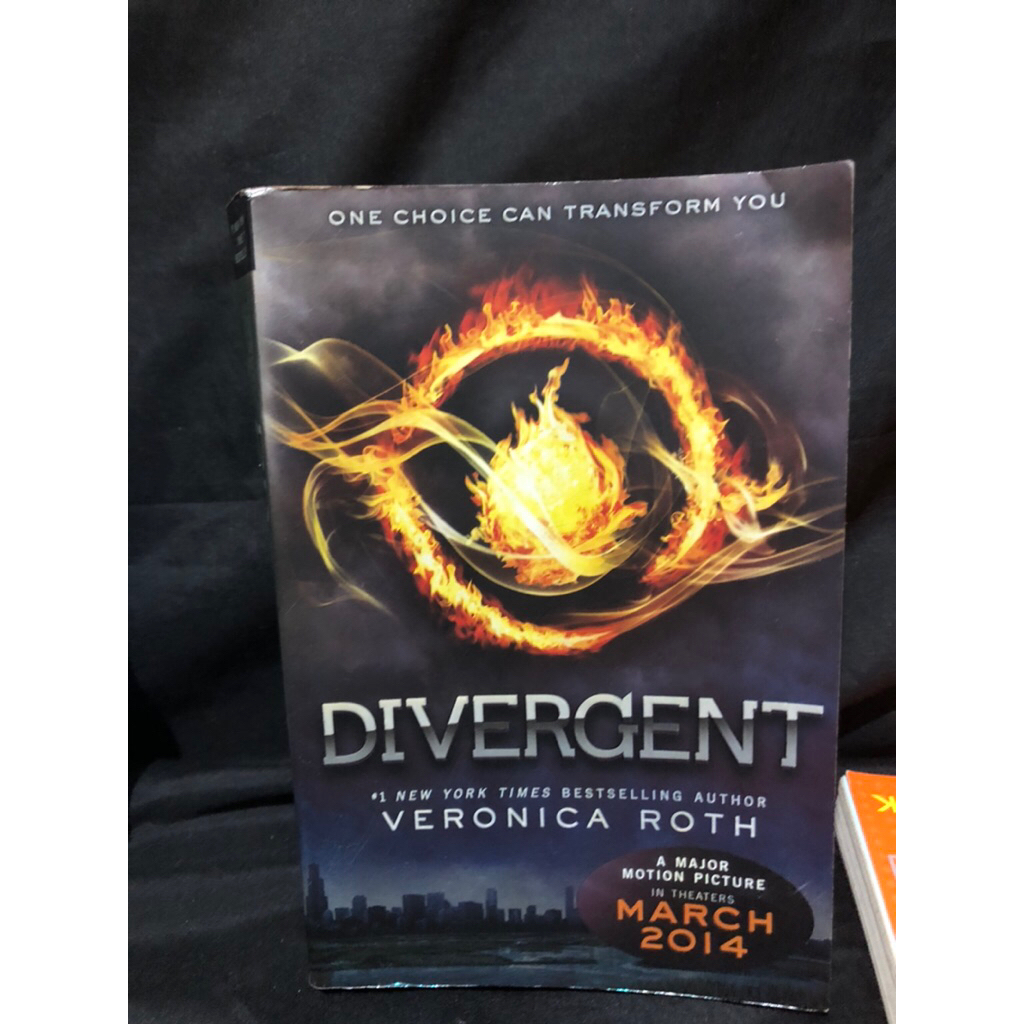 DIVERGENT BY VERONICA ROTH | Shopee Philippines