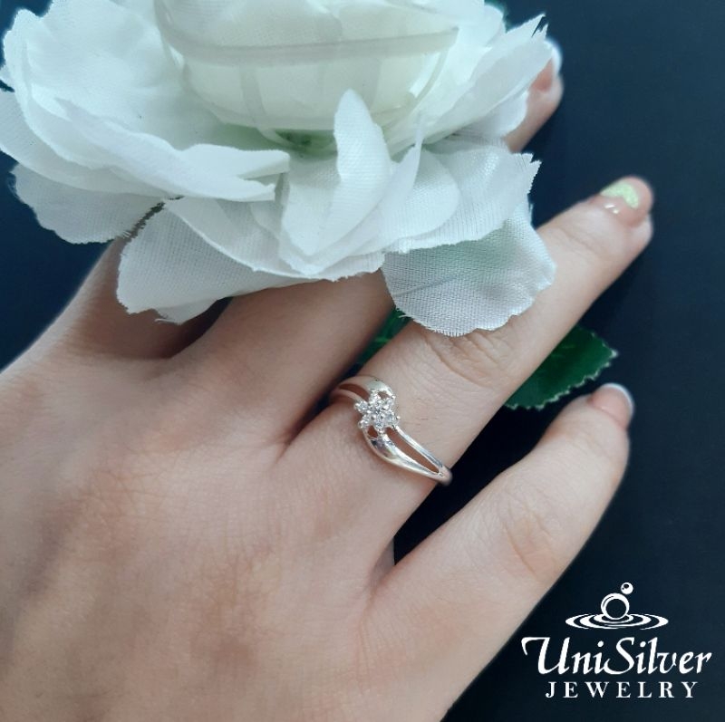 Unisilver 925 Sterling Silver Split-Shank Flower Ring (RS545-1001 ...