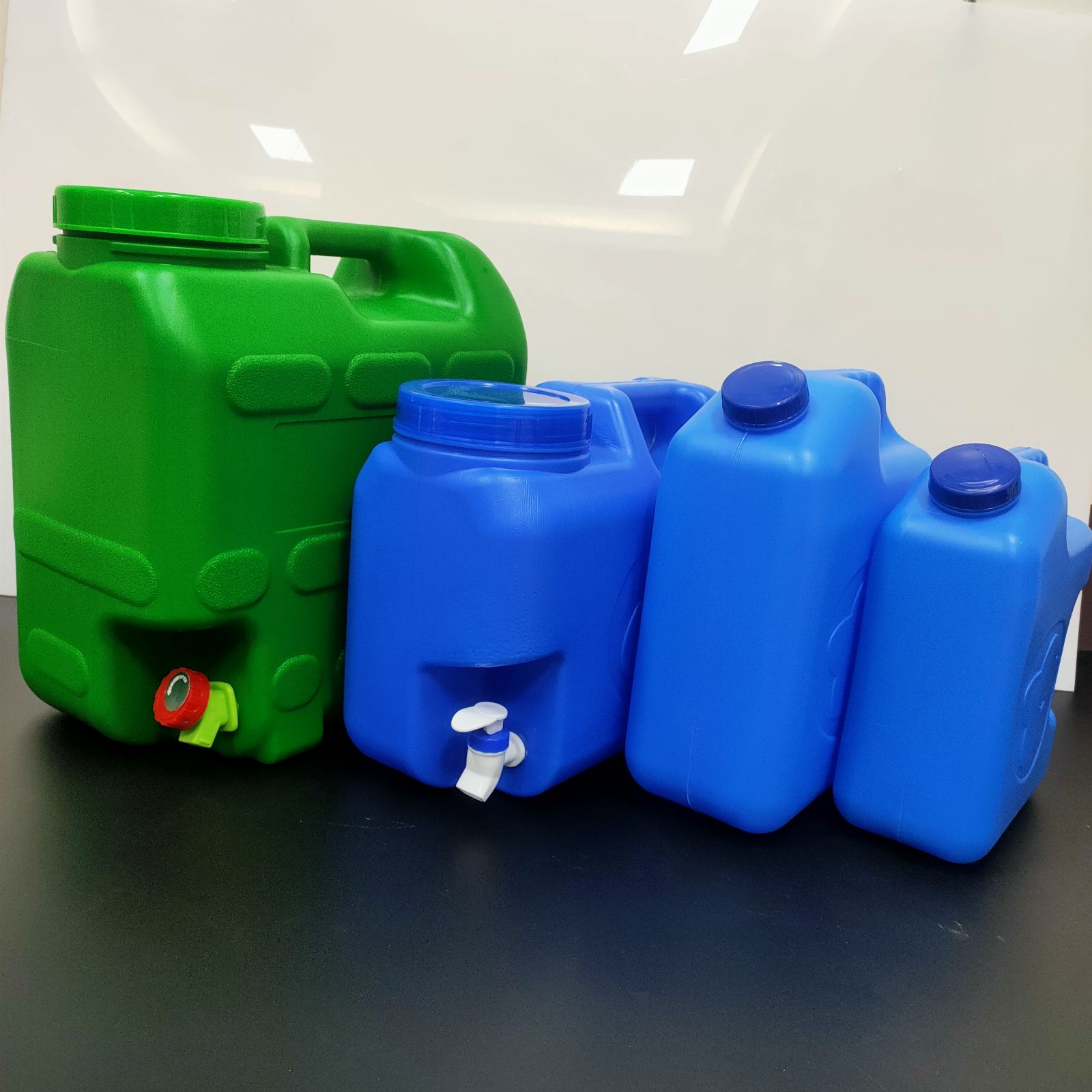 WATER CONTAINER WITH FAUCET / PORTABLE WATER CAN / WATER STORAGE ...