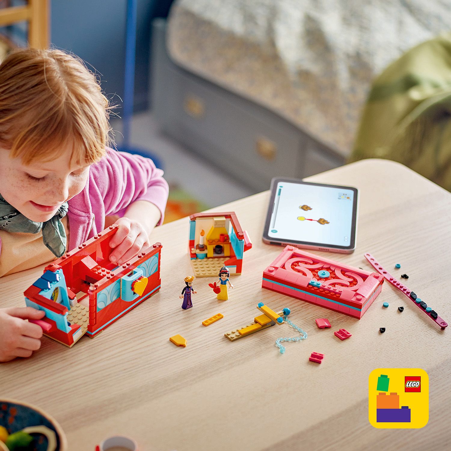 LEGO Disney Princess 43276 Snow White's Jewellery Box (358 Pieces ...