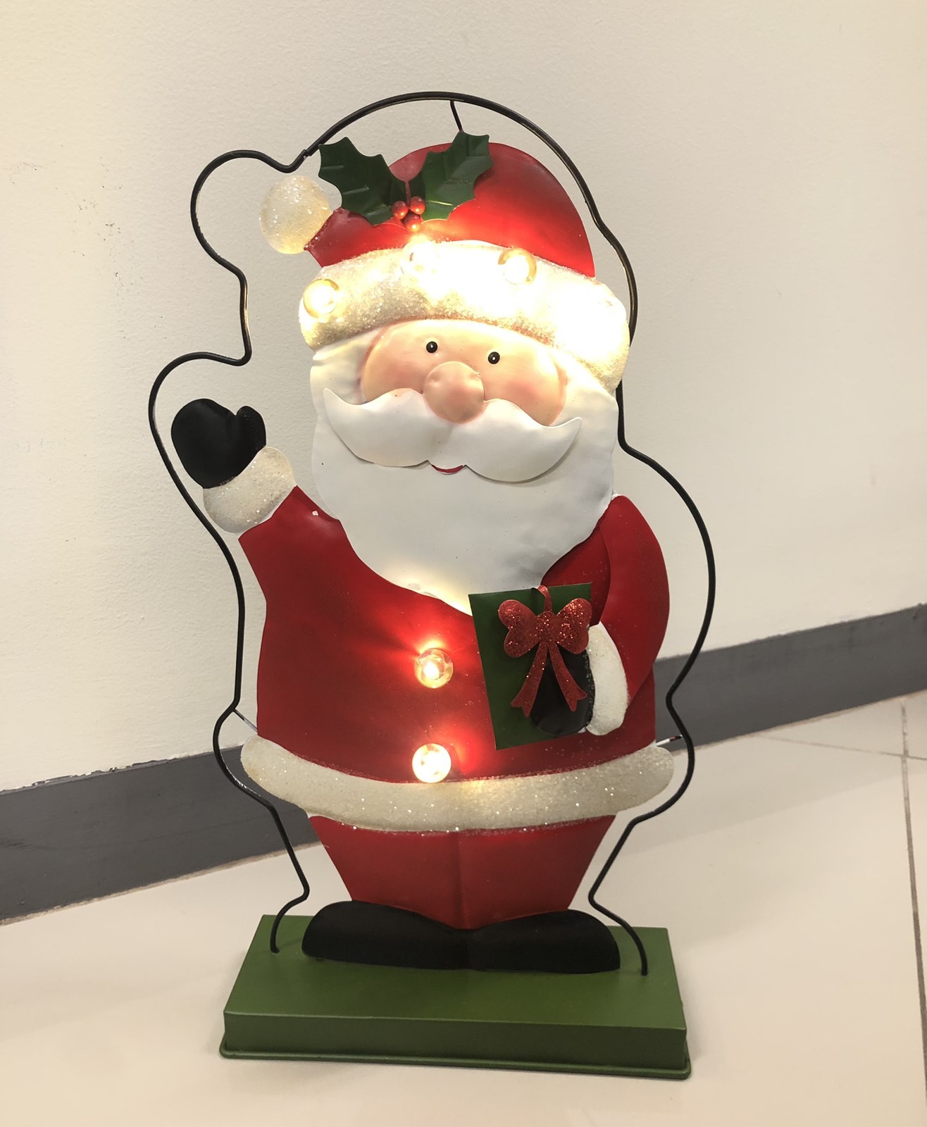 Christmas Decor - Standing Metal Decoration Santa Red [Standing ...