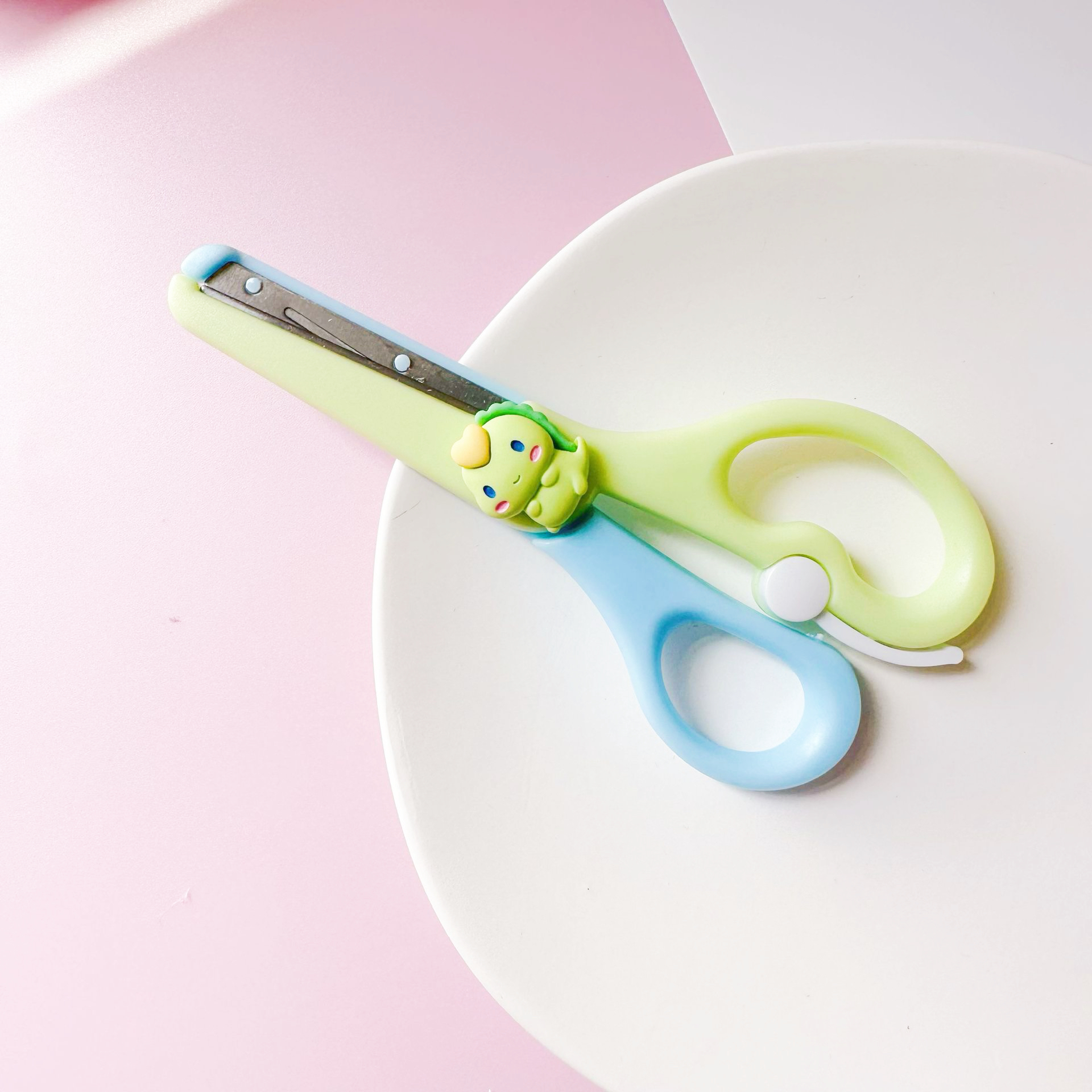 1PC two colors Cute Cartoon mini scissors children hand-cut knife ...