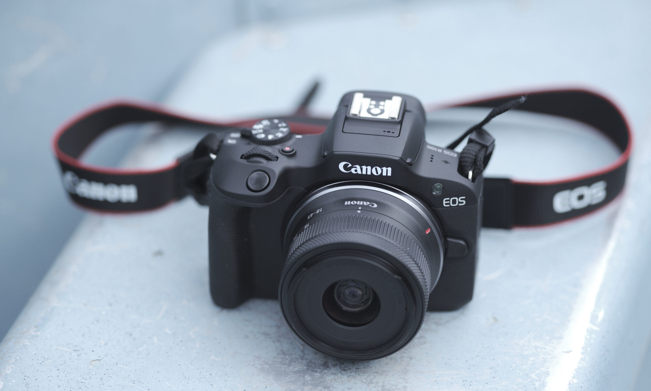 Canon EOS R100 RF-S18-45mm F4.5-6.3 is STM Lens Kit, Mirrorless Camera ...