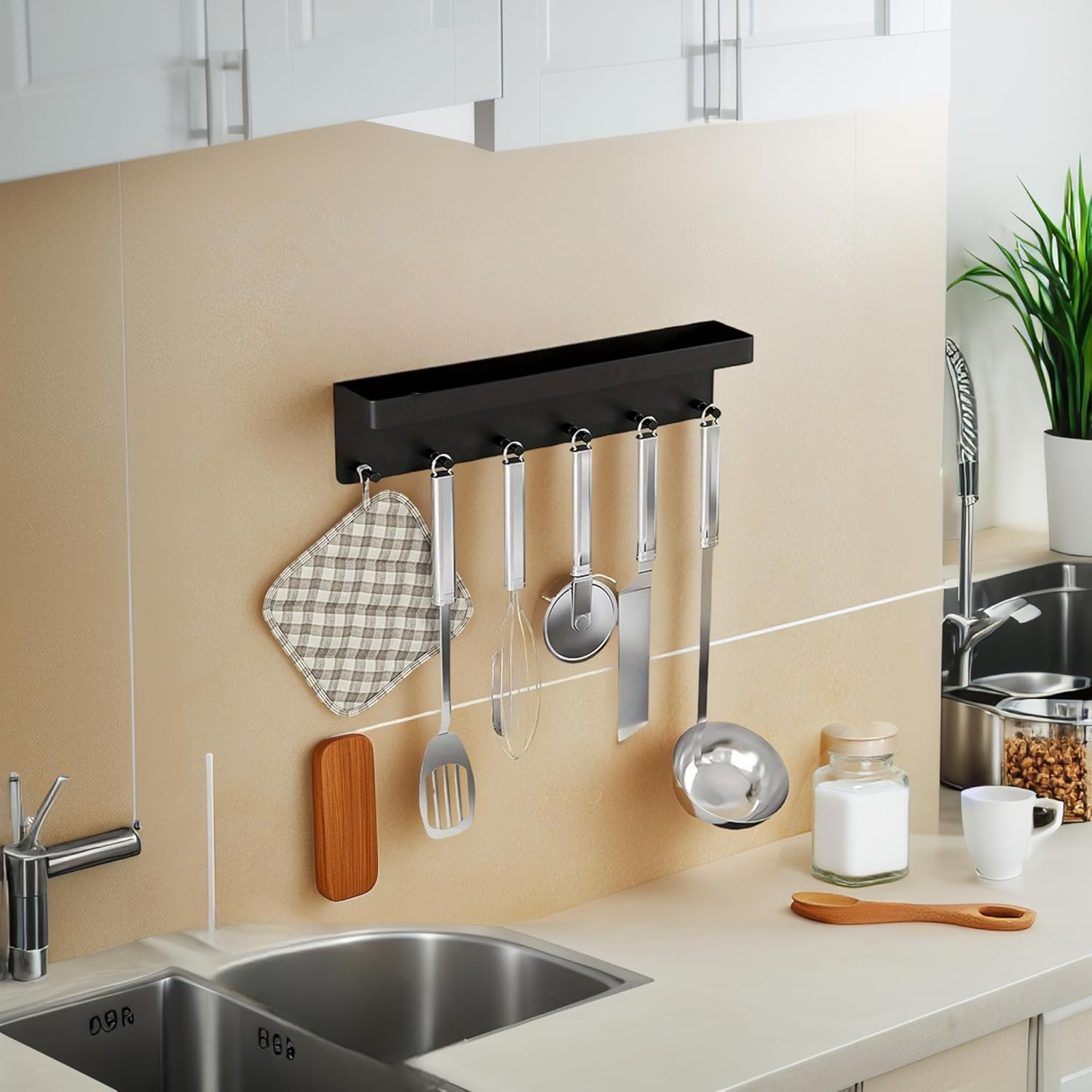 Wall-Mounted Key Holder with 6 Hooks Black Plastic Key Hanger Kitchen ...