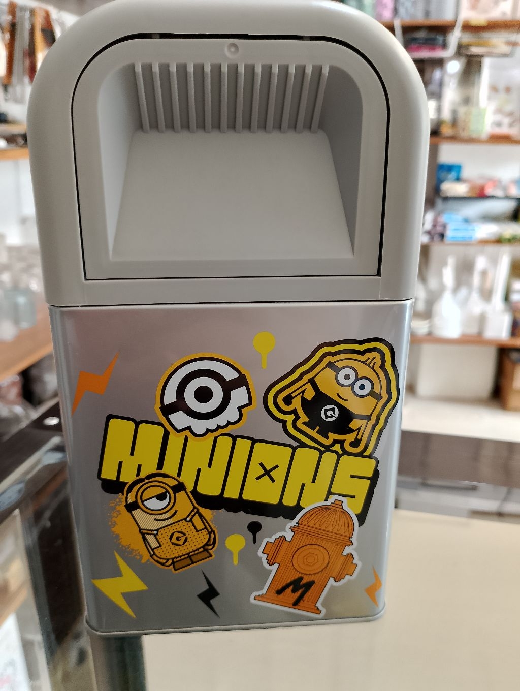 JAPAN MINIONS-THEMED MINI TRASH CAN OR DESK ORGANIZER | Shopee Philippines