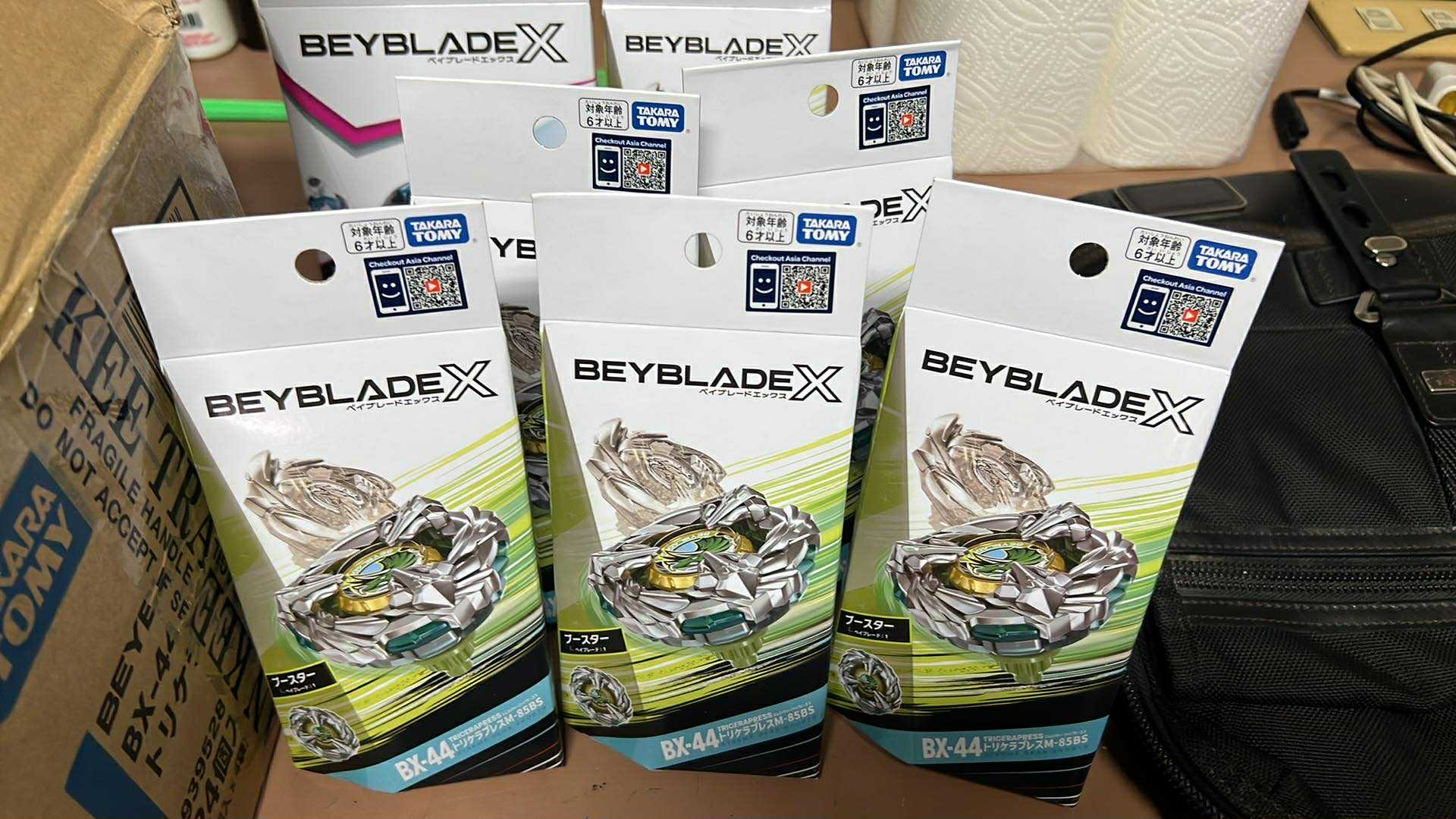 2 2 WHOLESALE TAKARA TOMY BEYBLADE X BX-44 Booster Tricera Press M-85BS ...