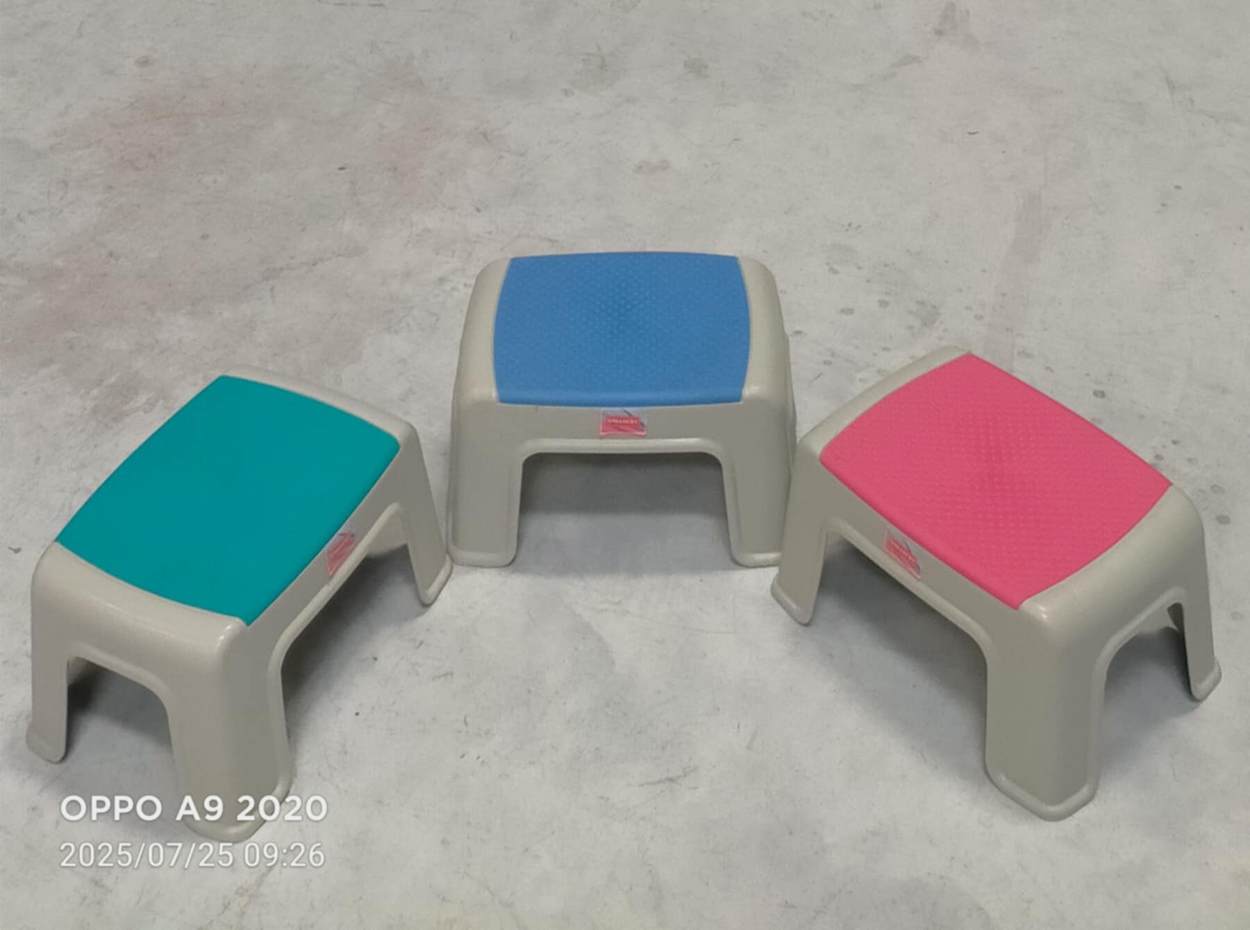 LAUNDRY STOOL CHAIR/BANGKITO MONOBLOC CHAIR #534 SMALL (RANDOM COLOR ...
