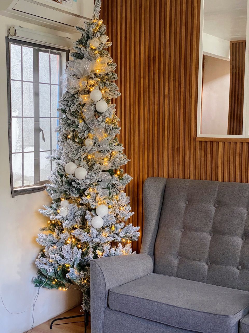 7.5FT Slim Christmas Tree Decoration 1100 Thick Branch Tips Hinged Snow ...