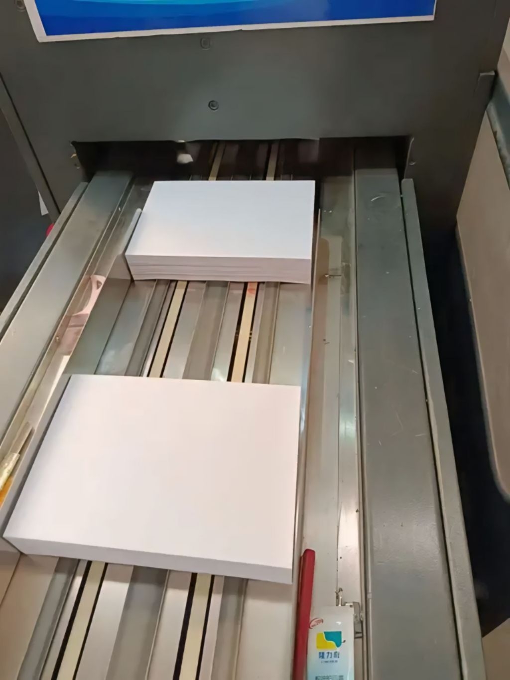 Retail: Hard Copy Short A4 Long Bond Paper, White 70gsm Advance Copier ...