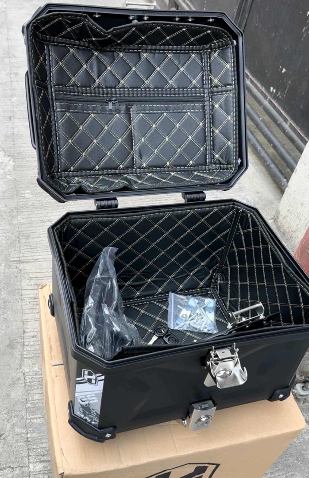 HNJ 45L Abs Plastic Top Box Style Alloy with Backrest & Baseplate ...