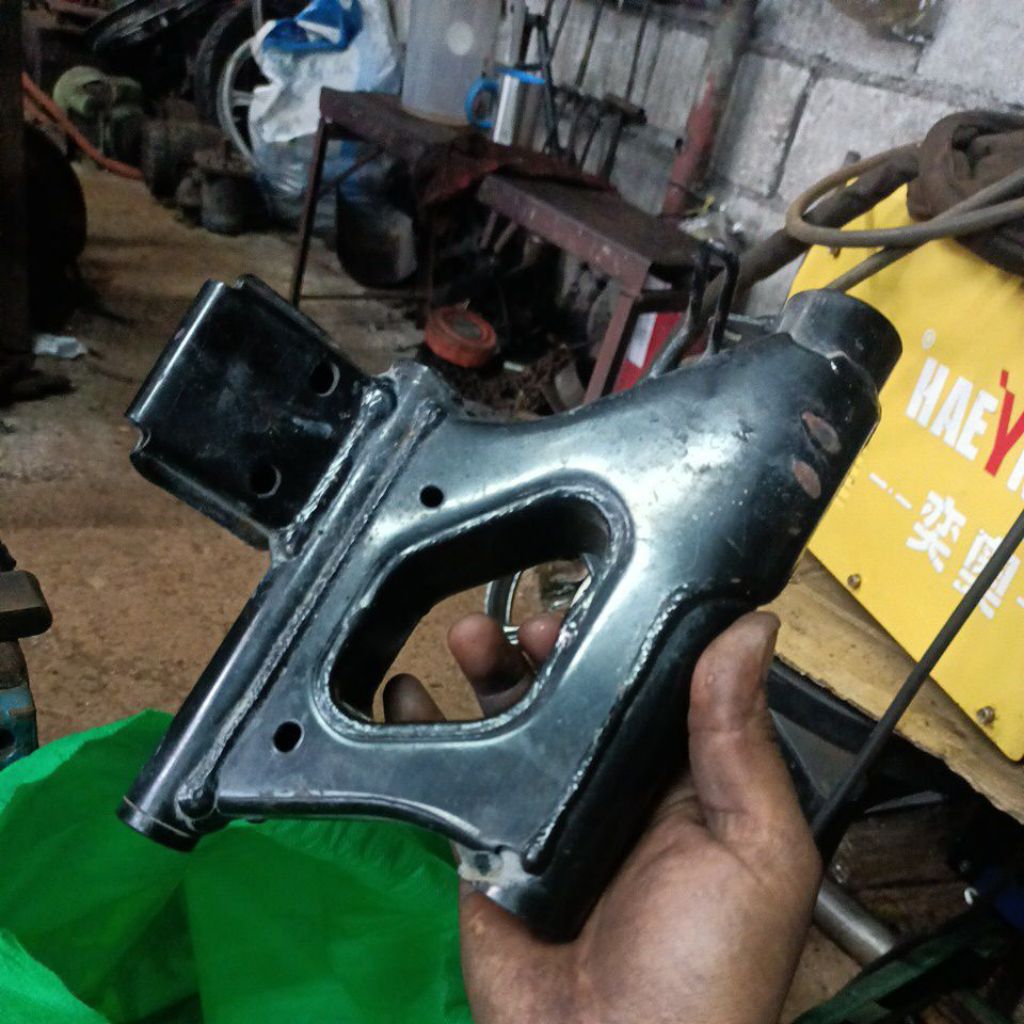 mio i 125 engine bracket / engine support kasama na bolts surplus ...