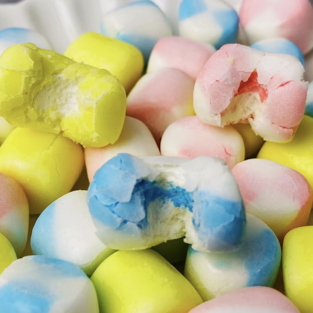 300pcs/1Basket Crispy Marshmallow Strawberry/Blueberry /Lemon Flavor ...